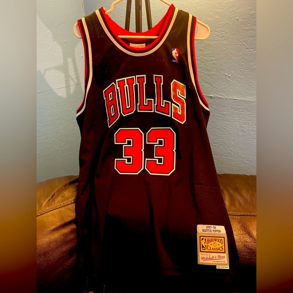 Mitchell & Ness | Shirts | Mitchell Ness Chicago Bulls Scottie Pippen Throwback Jersey | Poshmark